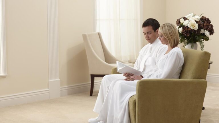 Mormon Temple Garments: Explaining What Mormons Wear in Temples